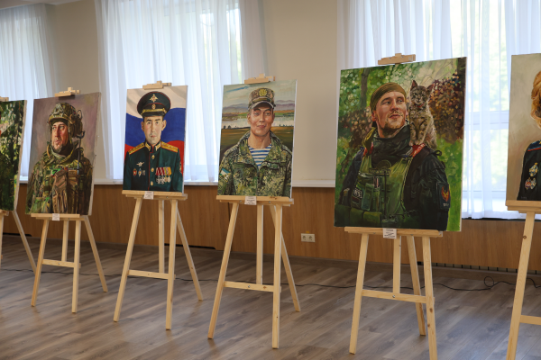 В Уфе открылась выставка «СВО и Герои»